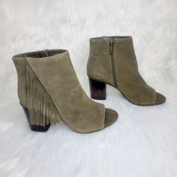 Reaction Kenneth Cole | Shoes | Reaction Kenneth Cole Green Suede Ankle ...